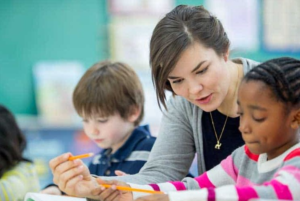 10 Teaching Assistant Interview Questions and Answers (UK 2025)